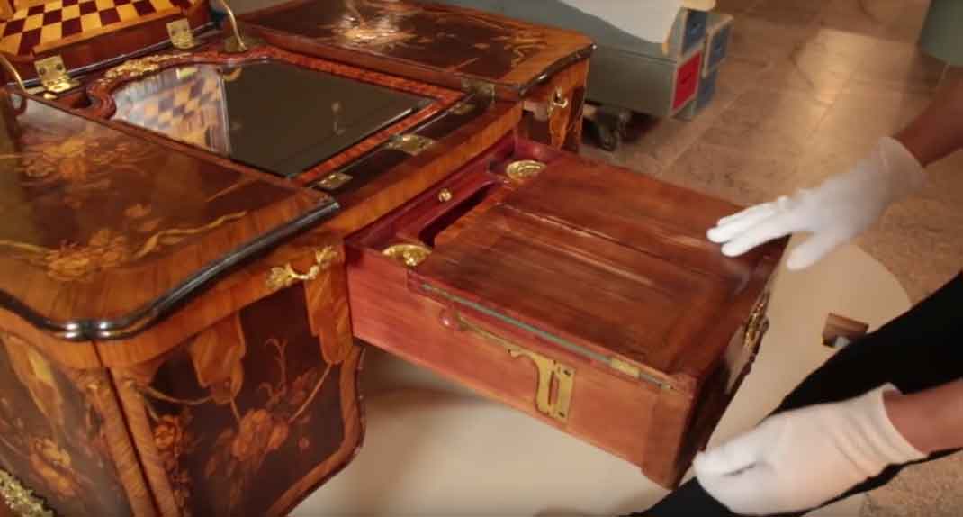 Kunst im Netz - Roentgen-Möbel | KUNST UND AUKTIONEN